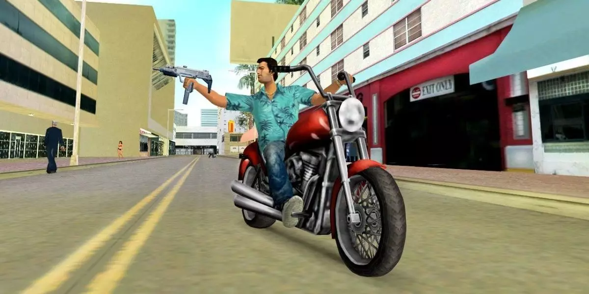 Tommy na motorce z GTA Vice City