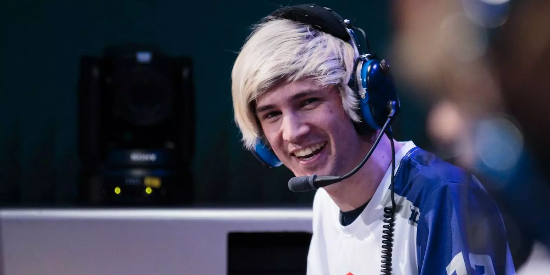 Twitch Streamer xQc alienta a los espectadores a comenzar a donar y suscribirse a transmisores más pequeños