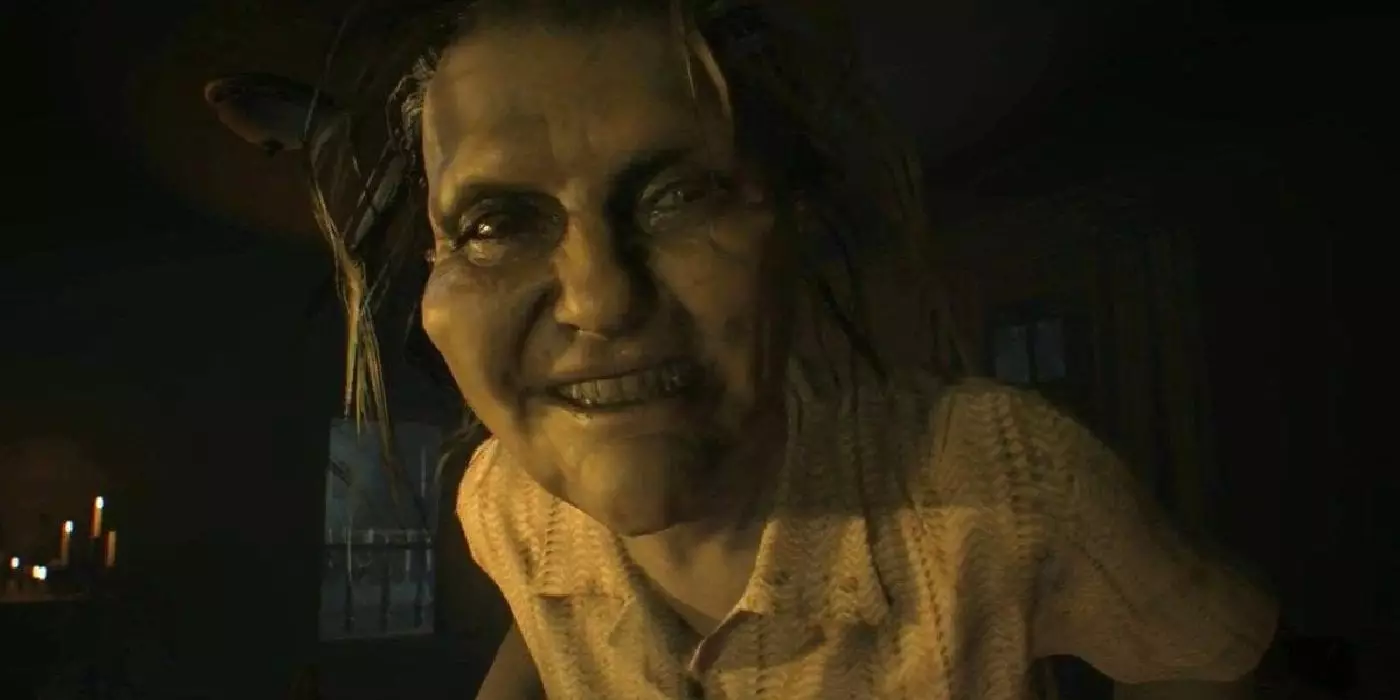 Nenek Resident Evil 7 bersedia mengejar Ethan melalui rumah