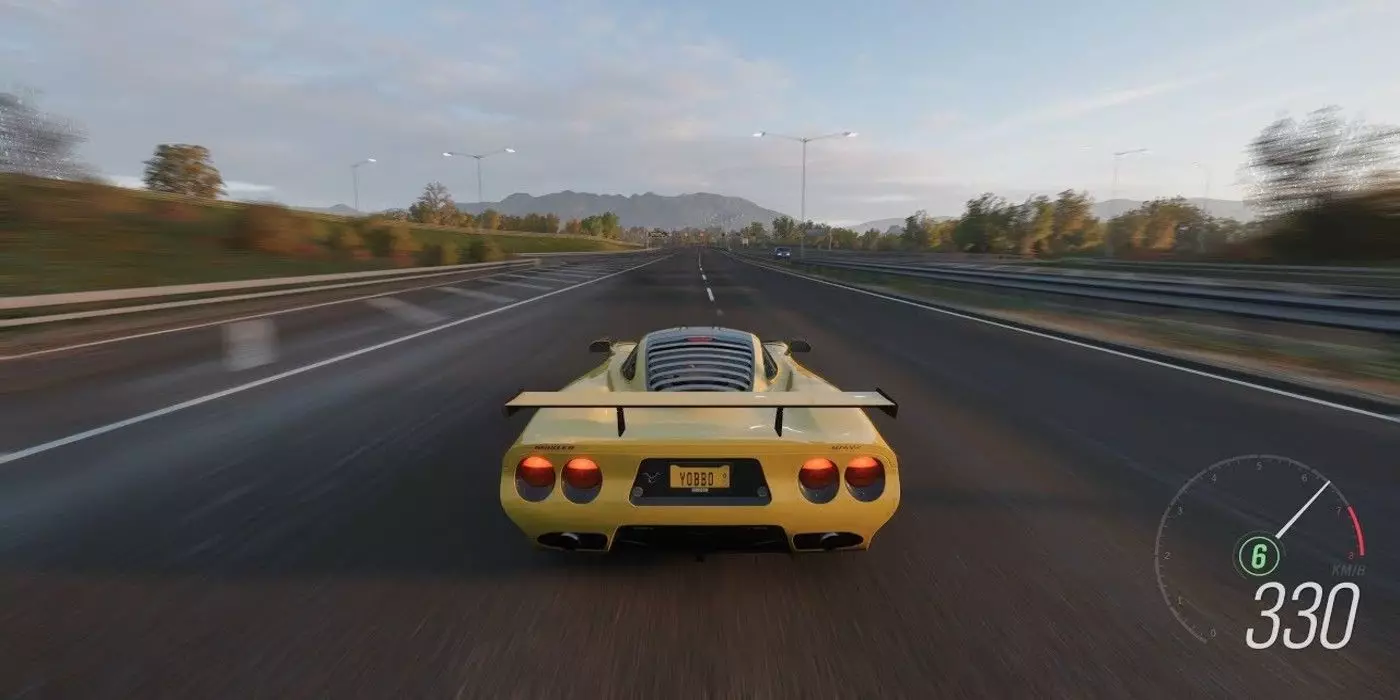 Forza Horizon 4 Mosler mt900s keyrir strax yfir