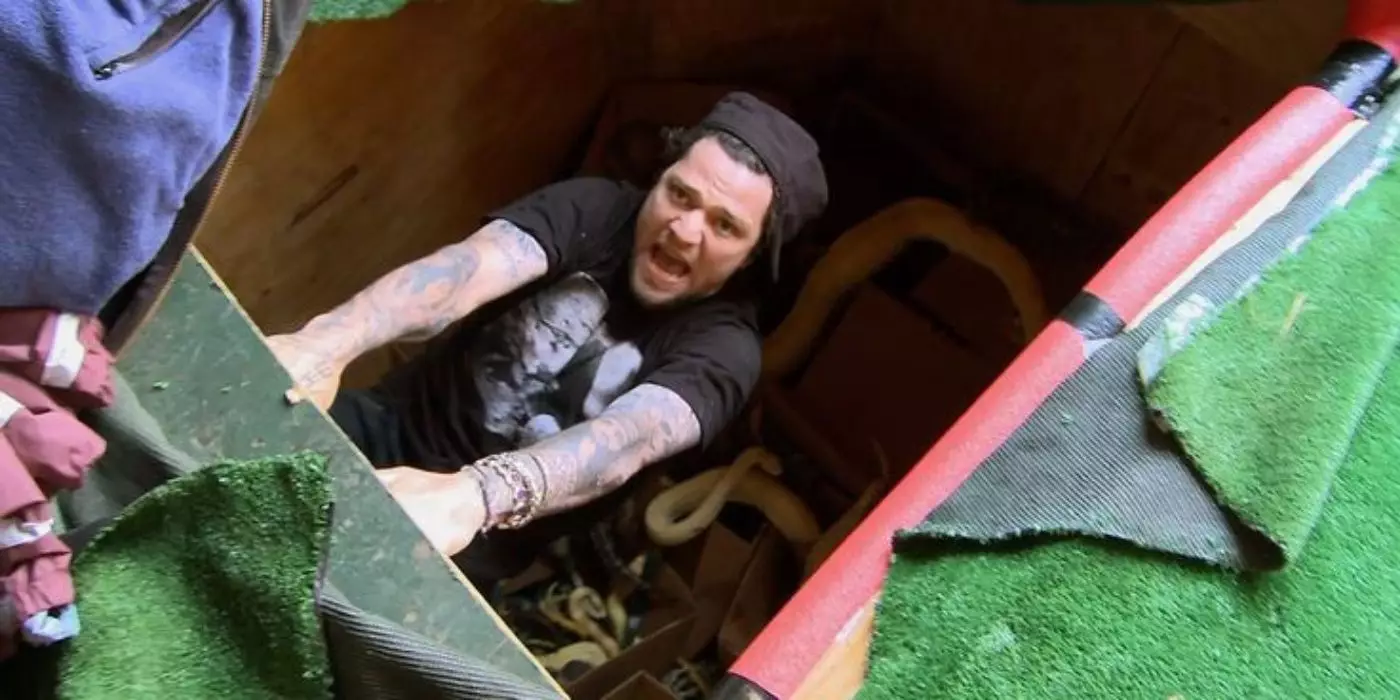 Bam Margera preso no poço da cobra