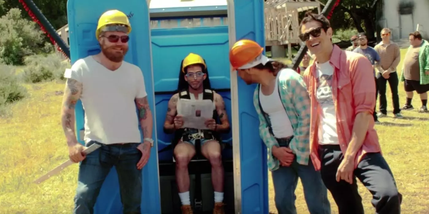 Jackass Cast جاهز لمفاجأة Poo Cocktail