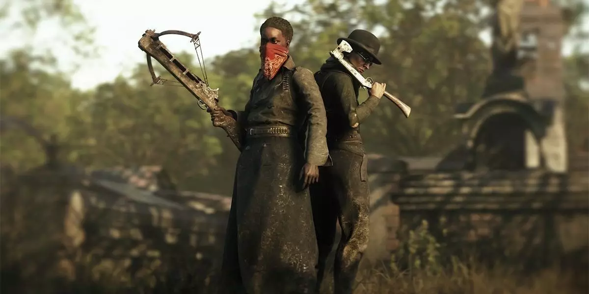 Hunt: Showdown'da bataklıkta sırt sırta poz veren iki avcı