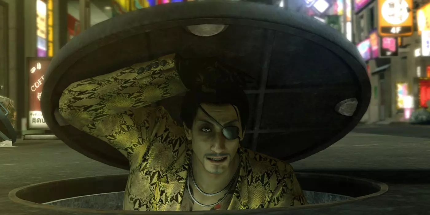 Goro Majima wat uit 'n rioolmangat spring