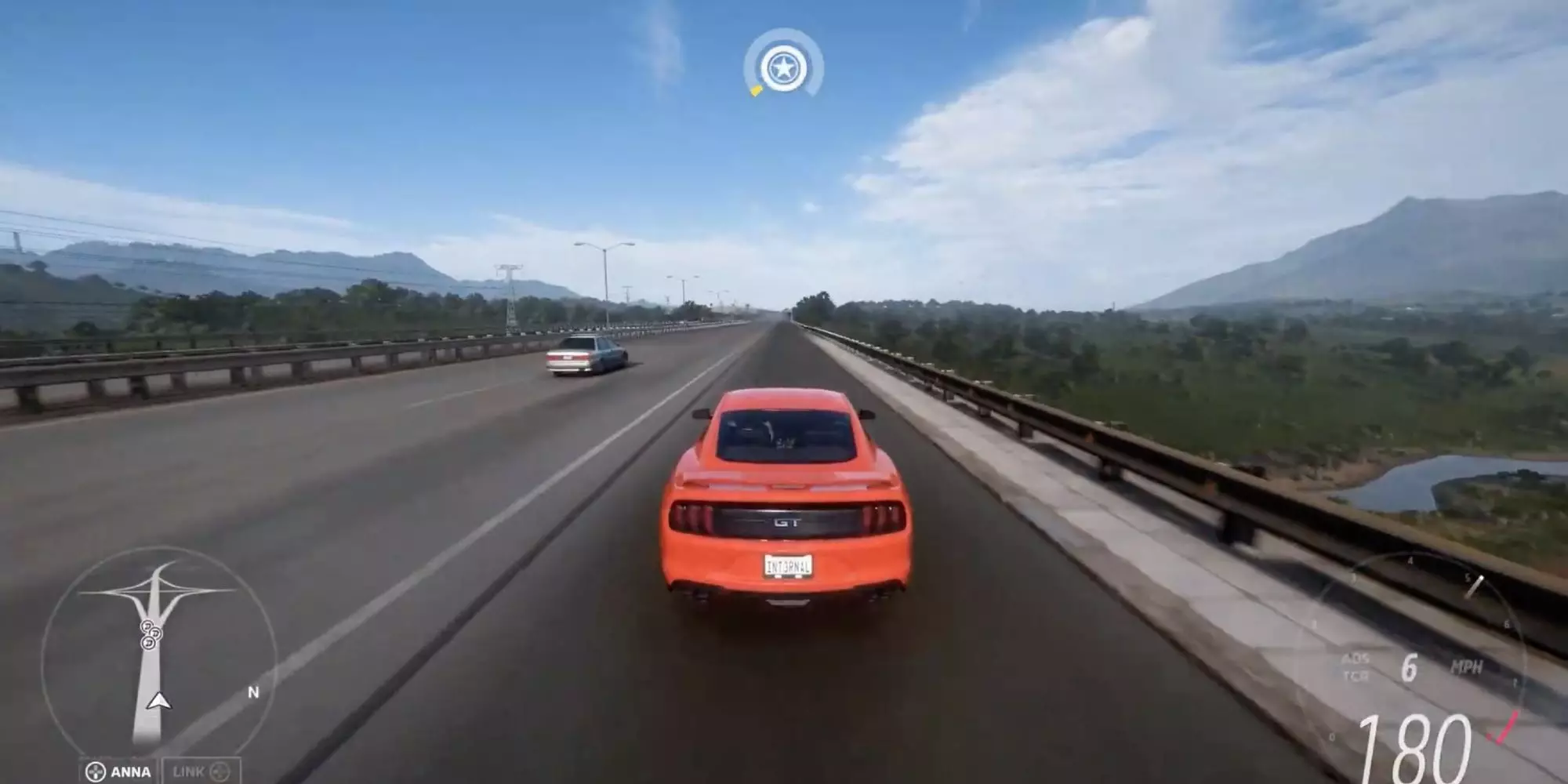 Forza Horizon 5 - Budgetbiler - Ford Mustang GT - Player kører på tværs af de stille gader i Mexico