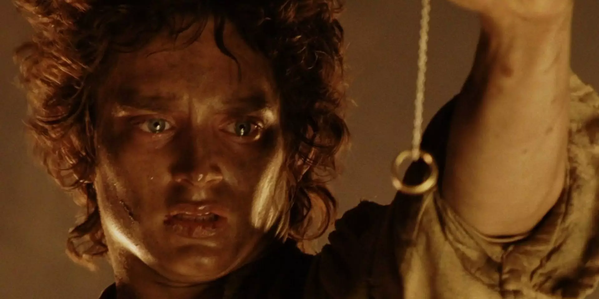 Frodo mitazona ny peratra ao amin'ny The Lord of the Rings The Return of the King