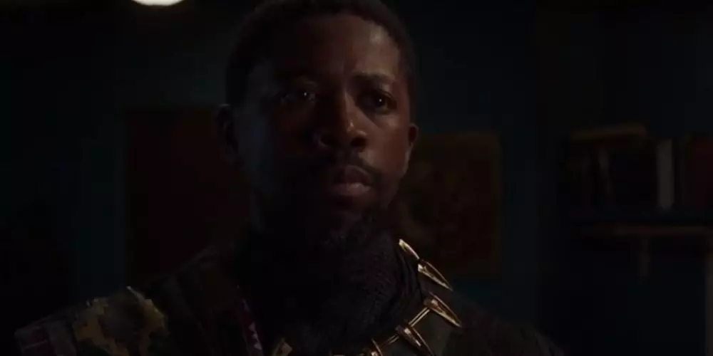 T'Chaka se confruntă cu tatăl lui Killmonger în filmul MCU Black Panther