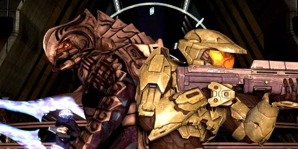 Halo 3 တွင် Arbiter နှင့် Master Chief တို့ နောက်ပြန်ဆုတ်သွားကြသည်။