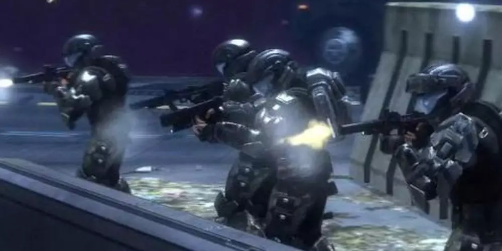 Grupo de ODST disparando