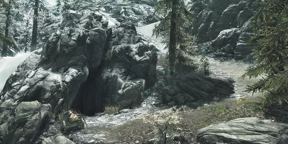 Skyrim'deki Tolvalds Mağarası girişi