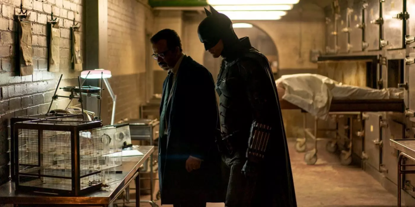 Qhia-Bruce-Wayne-thiab-Commissioner-Gordon-Visit-a-Morgue Cropped