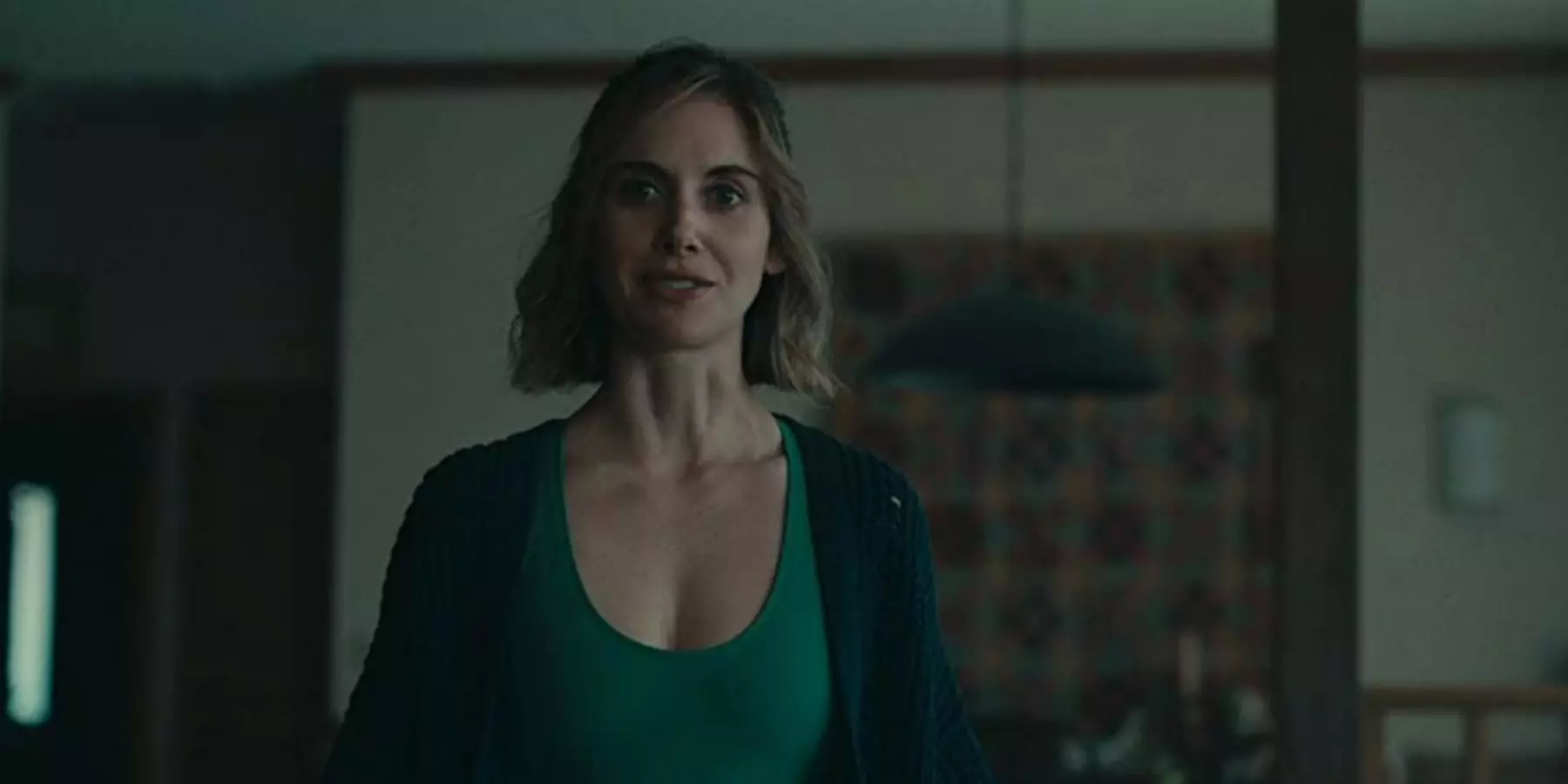 Michelle (Alison Brie) នៅក្នុង The Rental