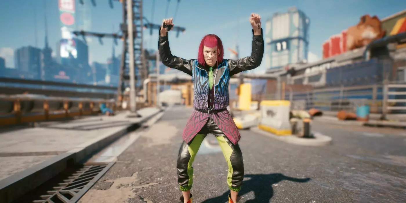 Cyberpunk 2077 Mujer V en ropa extraña