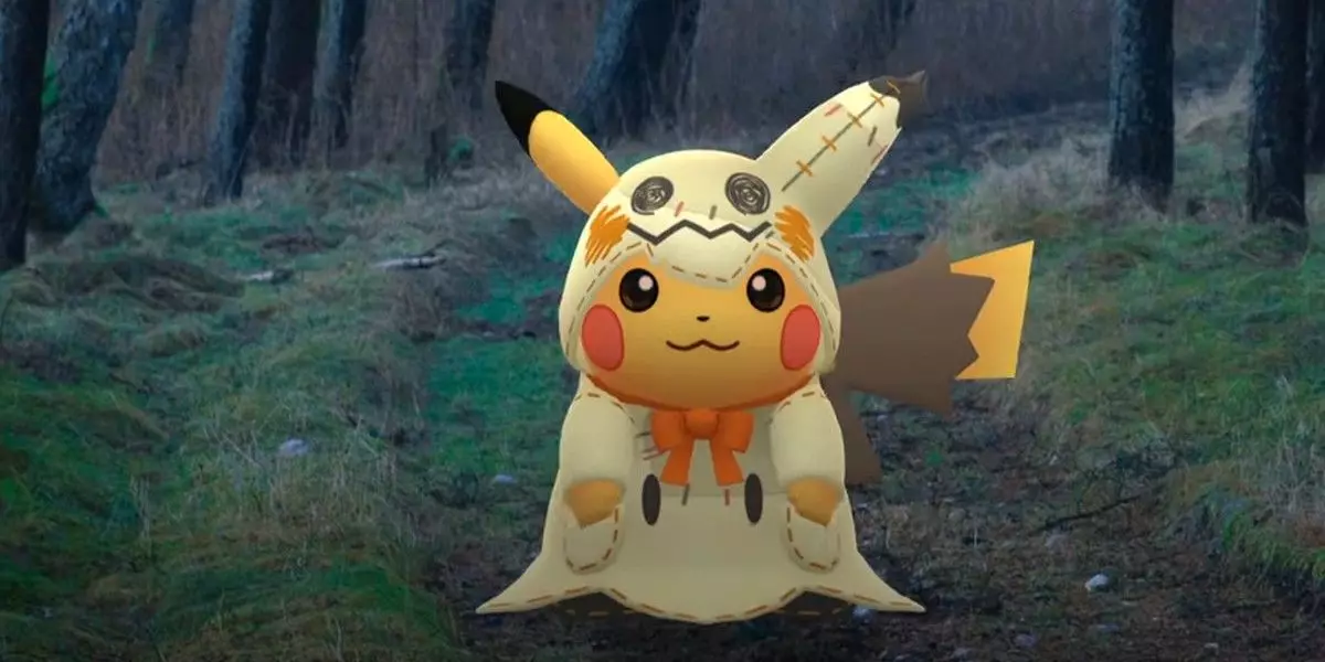 Pikachu oblečen kot Mimikyu.