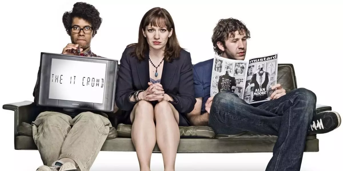 Қаҳрамонон аз The IT Crowd барои аксбардории мавсимӣ ҷамъ омаданд.