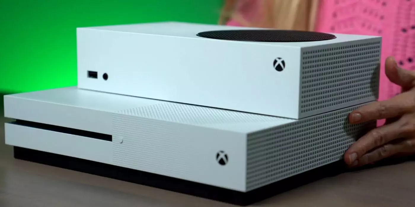 Xbox Series S deasupra Xbox One S