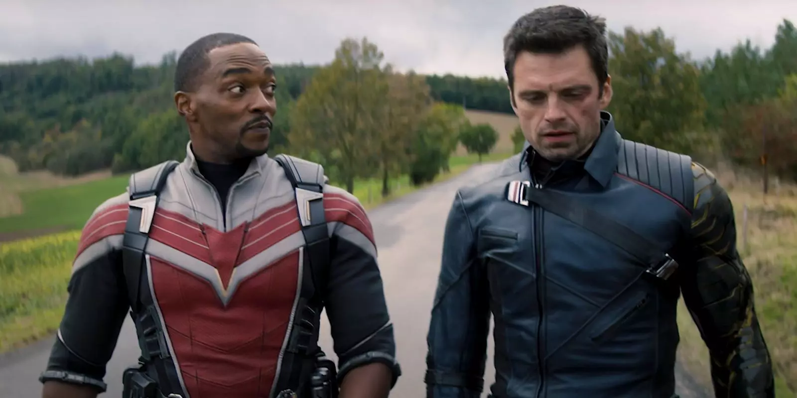 Anthony Mackie sy Sebastian Stan ho Sam sy Bucky ao amin'ny The Falcon and the Winter Soldier