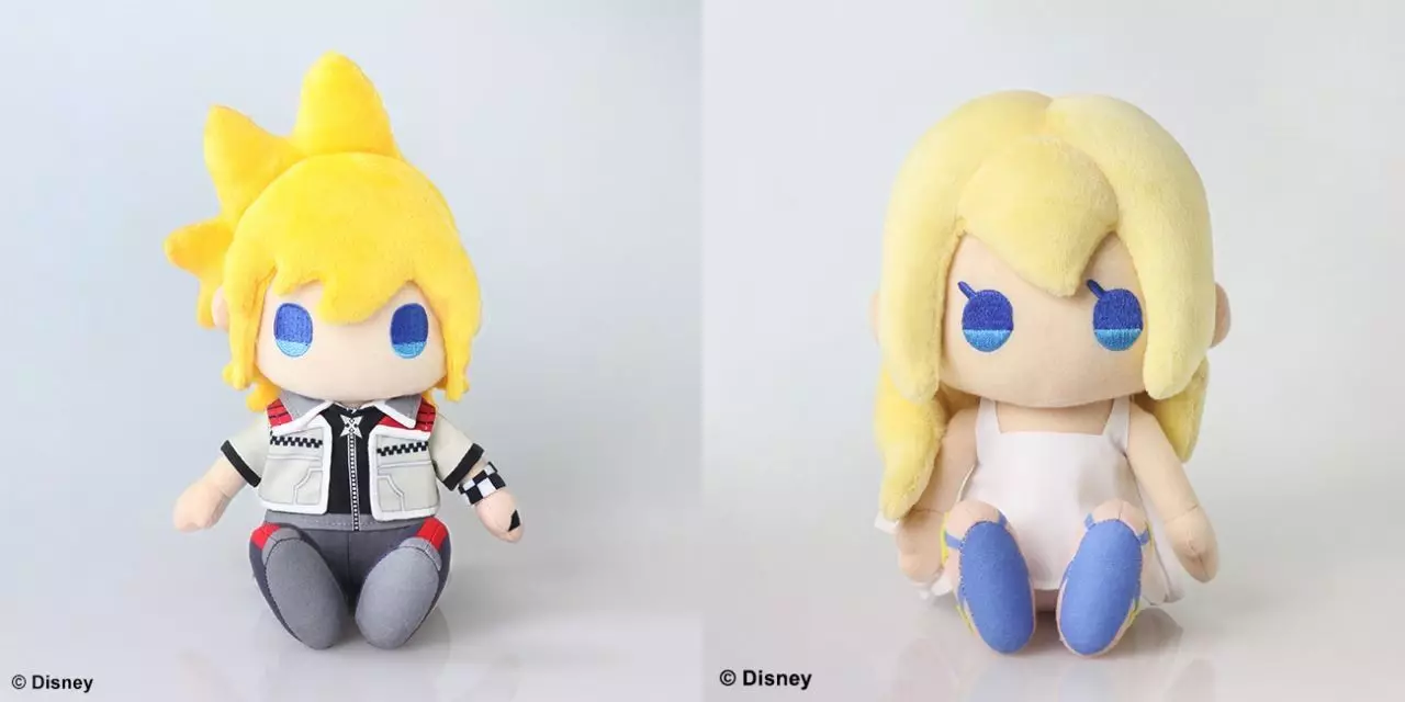 Kingdom lub siab lub ntsws plushie roxas namine