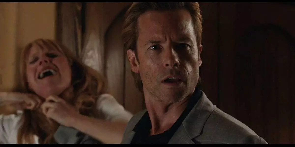 Aldrich Killian napade Pepper Pottsa v Iron Man 3