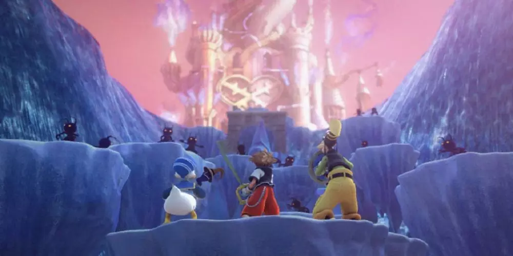 Sora, Donald dhe Goofy luftojnë të pashpirt në Hollow Bastion