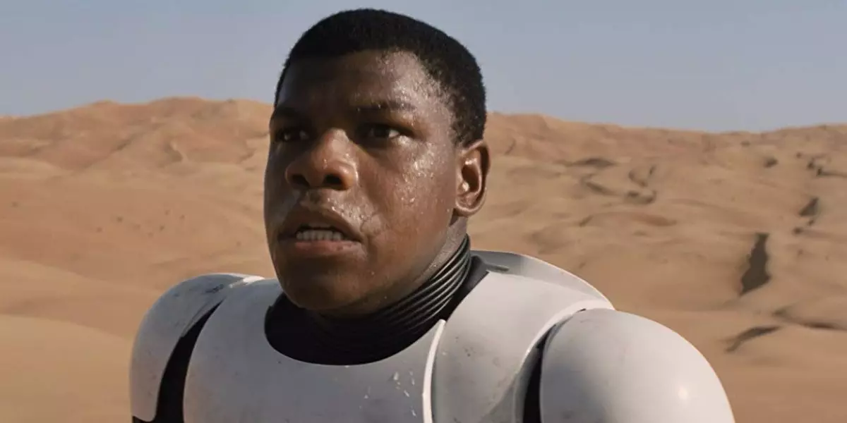 Star Lagè John Boyega kòm Finn