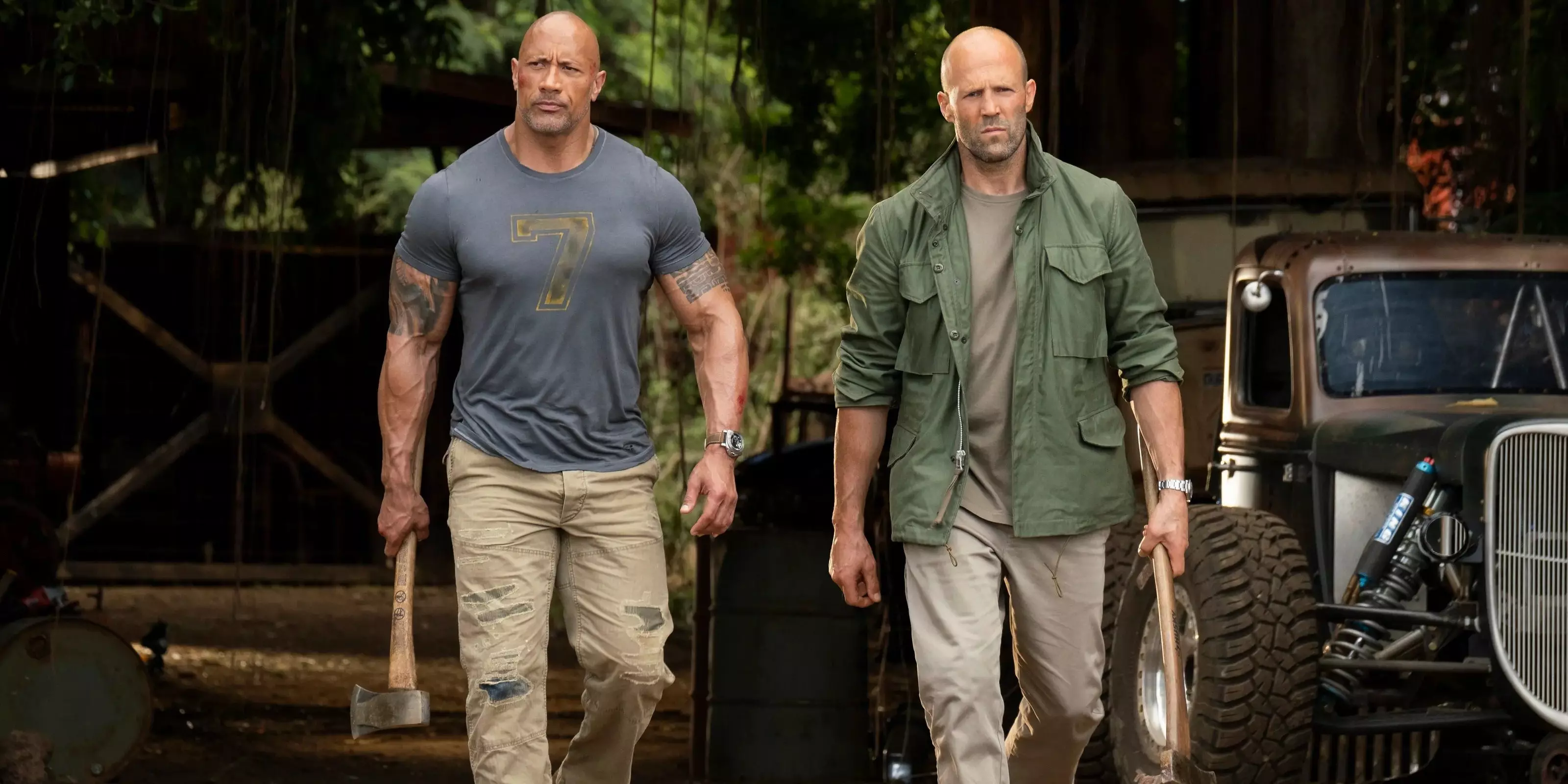 Dwayne Johnson salaku Hobbs sareng Jason Statham salaku Shaw dina Hobbs sareng Shaw