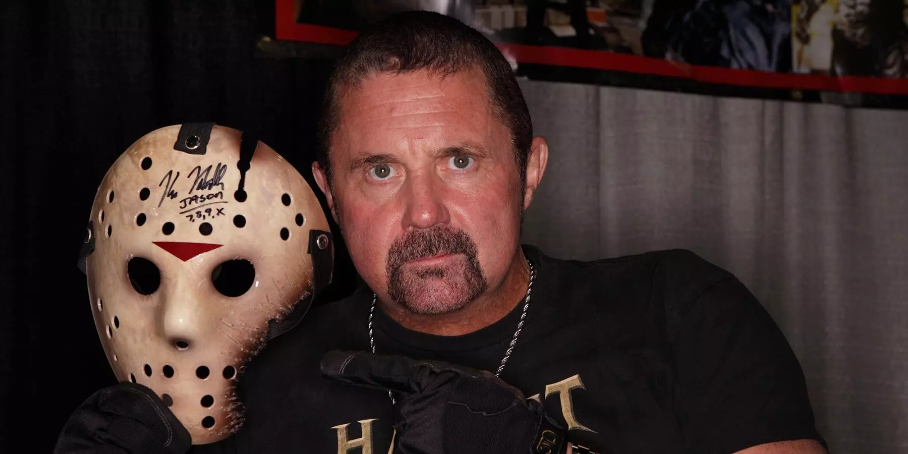 Kane Hodder Jason maskası xüsusiyyəti