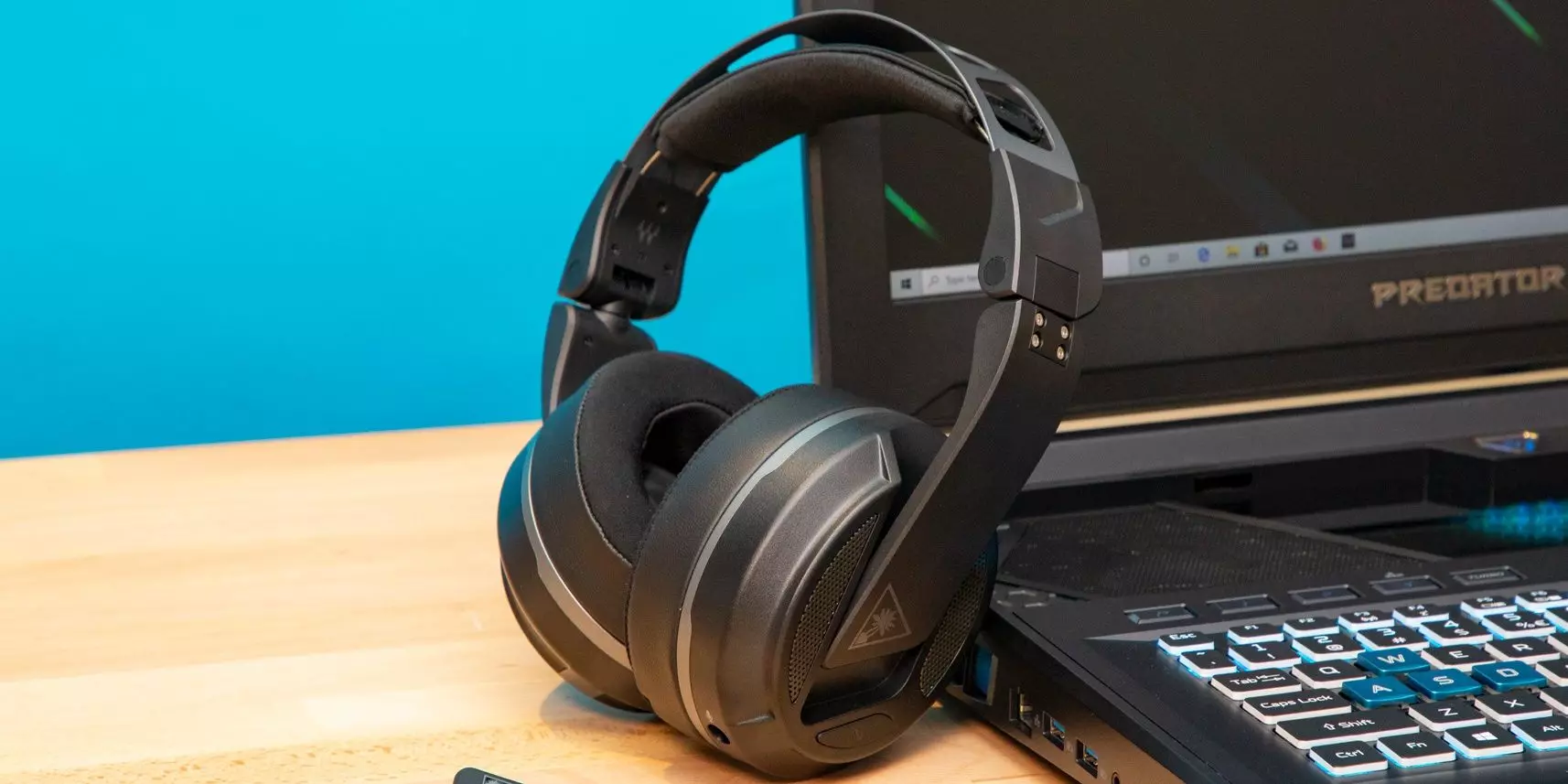 Turtle Beach နားကြပ်က လက်တော့ပ်ကို မှီလိုက်သည်