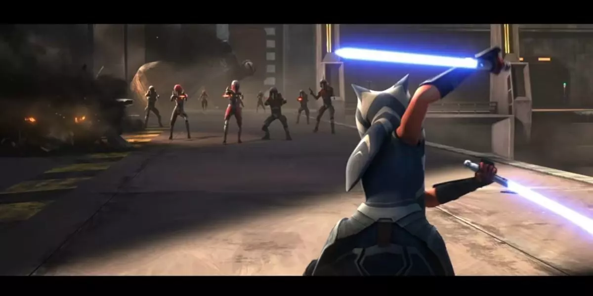 Ahsoka yn ymladd yn erbyn Mandaloriaid.